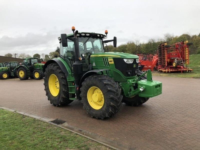 John Deere 6215R